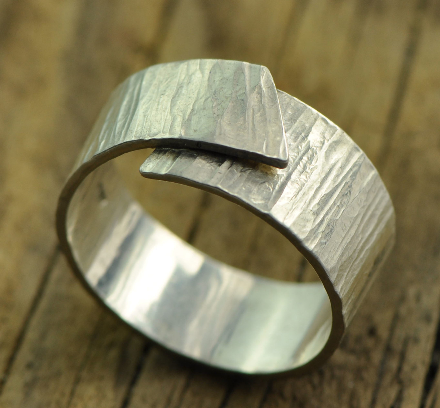 Herenring Timber, zilver gehamerd