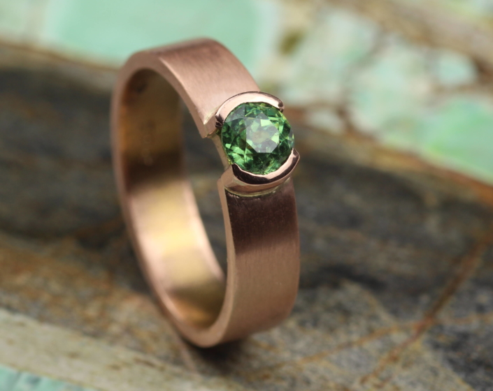 18 Karaats roodgouden ring met tsavoriet